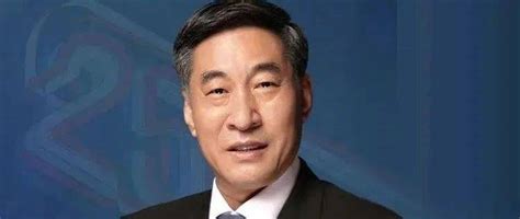 黄克兴获评2021“25位年度影响力企业领袖”青啤商业变革