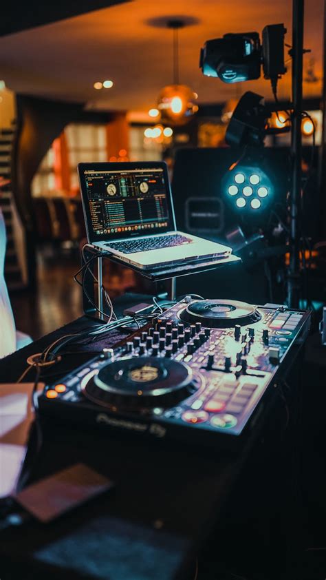Dj 기어 Dj 부스 Dj 설정 Led 조명 기술 나이트클럽 노트북 댄스 음악 댄스 플로어 디제잉 기술 디지털
