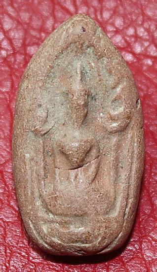 ขุนแผนไข่ผ่าซีกเนื้อดินวัดรัตนชัย วัดจีน จ อยุธยา หลวงพ่อกวย ปลุกเสกครับ พระเครื่อง พระแท้