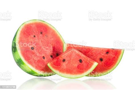흰색 배경에 고립 된 수박 조각 클리핑 경로로 전체 수박을 슬라이스합니다 0명에 대한 스톡 사진 및 기타 이미지 0명 건강한 생활방식 건강한 식생활 Istock