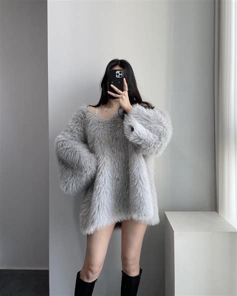 Yefit 예핏 루즈한 핏감에 부들부들 퍼 맨투맨소개해드려요~ 보들보들 촉감으로 착용감도 좋고