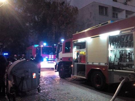 ПЪРВО в ПИК Кола изгоря в центъра на София снимки Информационна агенция ПИК