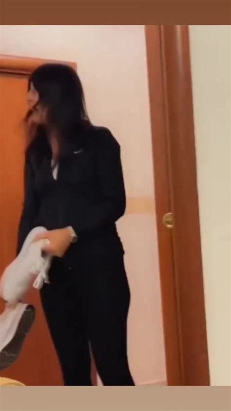 რატომ გაბიჯებენ დავით აღმაშენებელი ხარ შვილო ქართველი დედის სახალისო რეაქცია შვილის თეთრ