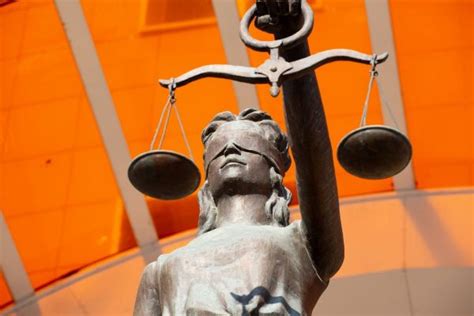 В Липецкой области уволенного за прогул которого не было сотрудника восстановили в должности