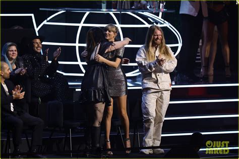 Taylor Swift Swept At The Mtv Emas 2022 And Wore Two Bedazzled Looks