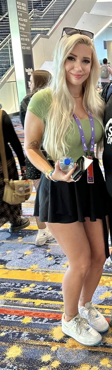 Alanah Pearce Pics From Twitch Con 💜💜💜💜 Rlesspophotyoutubers