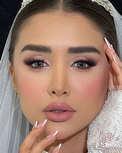 میکاپ صورتی همیشه دخترونه و جذابه و چهره رو شاداب تر و سن رو کمتر نشون