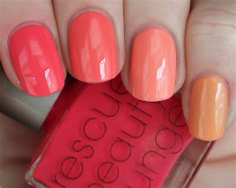 10 Hot Coral Nail Art Designs