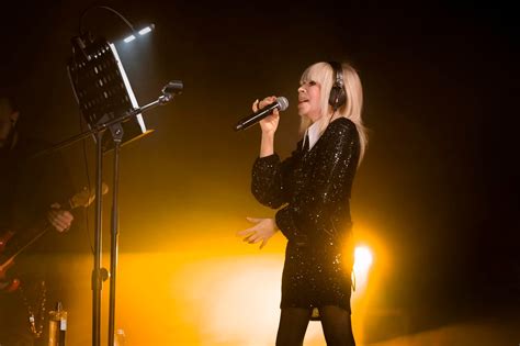 Билетът за концерта на Лили в Народния театър удари хилядарка