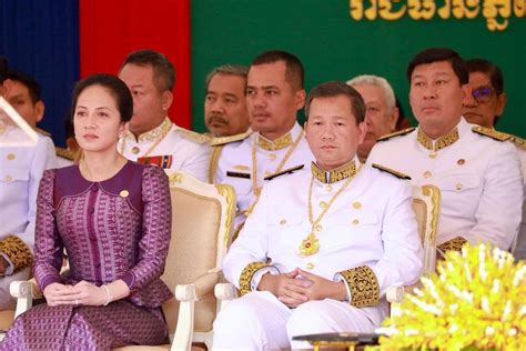 សម្តេចធិបតី ហ៊ុន ម៉ាណែត អញ្ជើញ ដង្ហែរព្រះករុណាព្រះបាទសម្តេចព្រះបរមនាថ នរោត្តម សីហមុនី