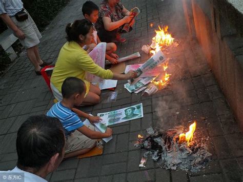 10楼住户烧纸钱祭祖，致11楼91岁老人身亡清明我们应该这样做！