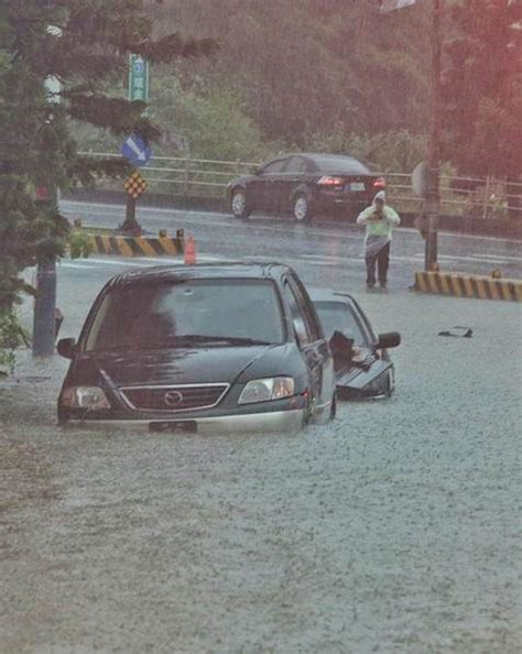 台湾遭暴雨来袭现场 破17年纪录新浪图片