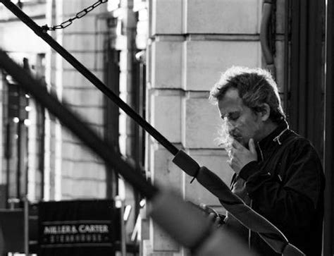 남자 담배 담배를 피우는 담배를 피우다 블랙 앤 화이트 수녀복 약점 중독에 관한 무료 스톡 사진