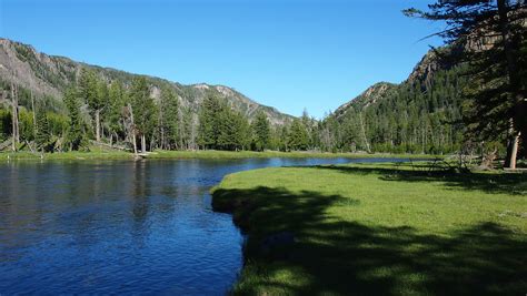 картинки природа пустыня гора озеро река долина горный хребет весна Зеленый