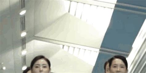 热搜南航空姐飞机厕所内拍不雅照被疯传真的跟没穿一样 手机新浪网