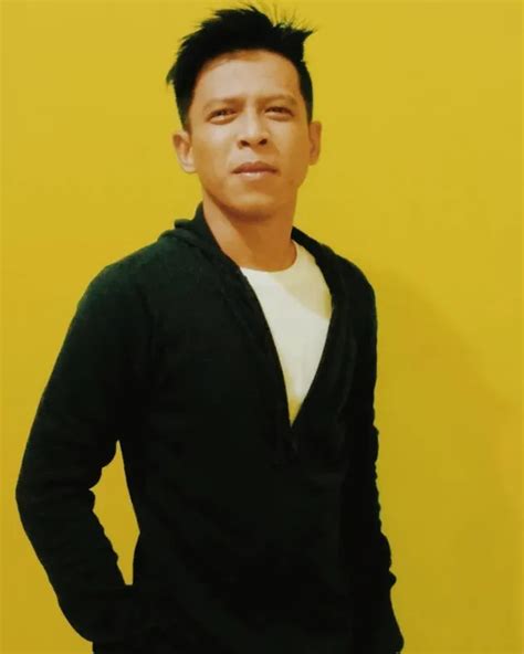 9 Photos Of Aris Munandar Who Went Viral Resembling Ariel Noah And