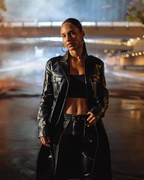 Alicia Keys Has Been Wearing This One Trend For 20 Years Who What Wear