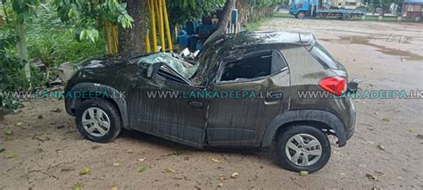 මෝටර් රථයක් මතට ගසක් කඩා වැටී එකම පවුලේ 3ක් රෝහලේ Lankadeepa Online