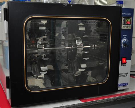 Makmal Genomik Institut Biologi Sistem