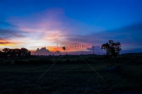 아름다운 극적인 하늘과 나는 새들 사진 무료 다운로드 Lovepik