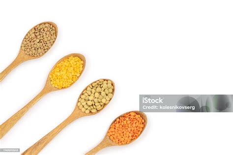 노란색 빨간색 끝 녹색 렌 틸 나무 숟가락에 흰색 배경에 고립 된 텍스트에 대 한 복사 공간 평면도 0명에 대한 스톡 사진 및 기타 이미지 Istock