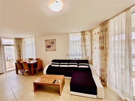 Слънчев бряг Луксозен тристаен с тераса към басейна Сл Бряг Апартамент за нощувки На море