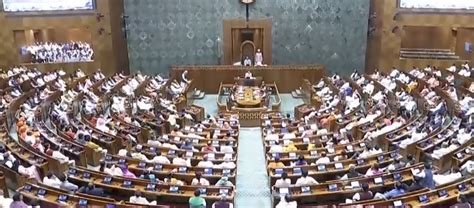 பலவருட இழுபறிக்கு முடிவு மகளிர் 33 இடஒதுக்கீடு மசோதா நாடாளுமன்றத்தில் தாக்கல் Thentamil