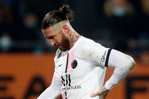 Lionel Messi Reacts Angrily To Criticism He Has Faced In Psg Dressing Room Mirror Online