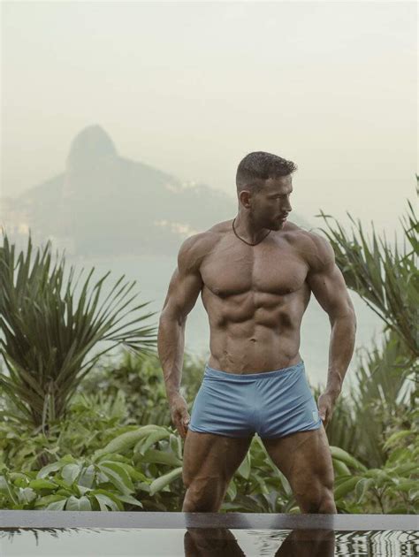 Ator Gringo Máximo García Faz Despedida De Solteiro Com Noiva E Mais 15 Mulheres Pegação