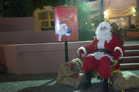 ΦΩΤΙΣΤΗΚΕ ΤΟ ΧΡΙΣΤΟΥΓΕΝΝΙΑΤΙΚΟ ΔΕΝΤΡΟ ΣΤΟ ΚΑΜΑΤΕΡΟ Δήμος Αγίων Αναργύρων Καματερού