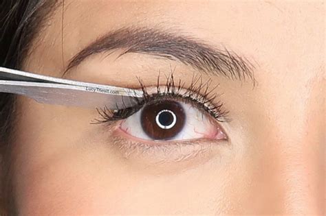 The Easiest Technique To Apply False Eyelashes Yourself
