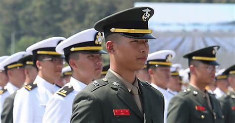 빛나는 소위 계급장