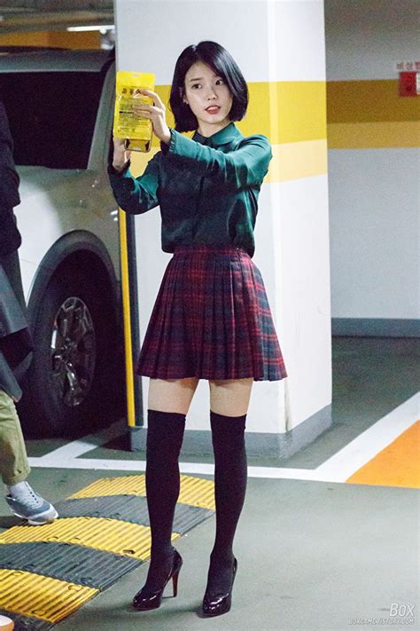 오버니삭스 패션 스타일 귀여운 한국 소녀