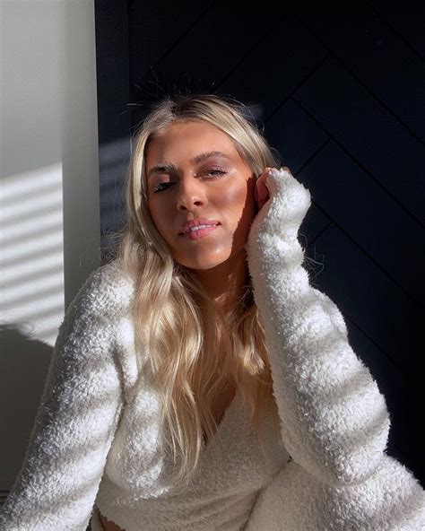 Whitney Simmons Pictures 46 Images