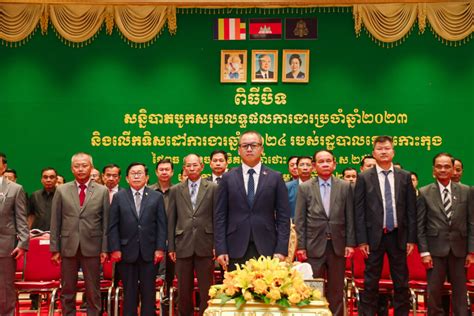 លោកជំទាវ មិថុនា ភូថង អញ្ជើញស្វាគមន៍ឯកឧត្តម នាយឧត្តមសេនីយ៍ ទៀ សីហា