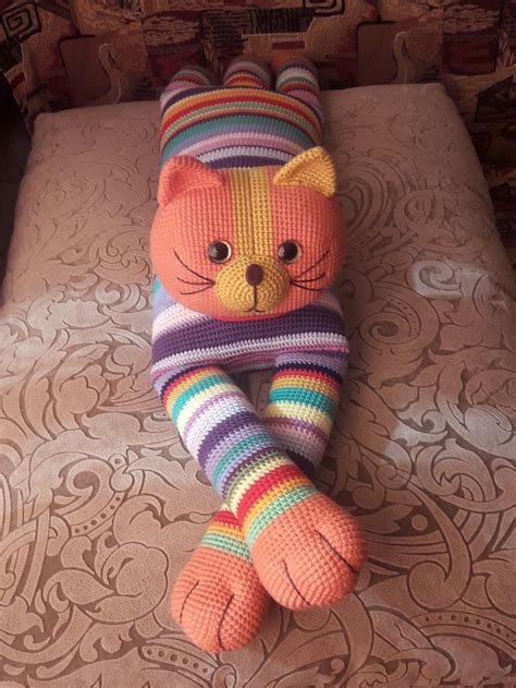 Котик подушка из остатков пряжи