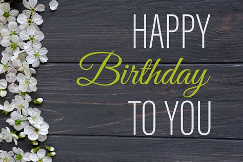 생일 축하해요 흰색 꽃과 인사말 편지 생일 인사말 카드입니다 빈티지 카드입니다 사이트에 전자 메일 뉴스 레터 및 축하 배너 템플릿 0명에 대한 스톡 사진 및 기타 이미지