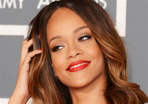 Rihanna Wins Case Against Uk Retailer Topshop Hollywood India Tv News