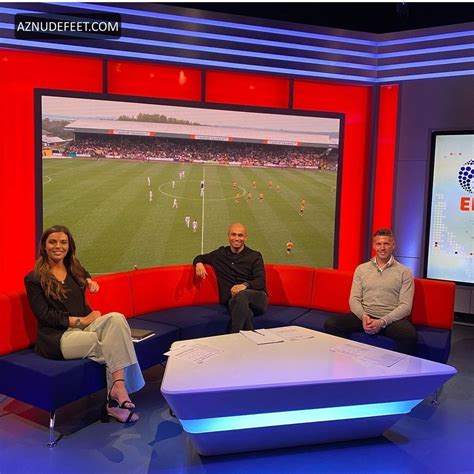 Emma Saunders Feet Aznudefeet