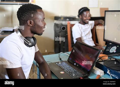 Kenya Turkana Ict Campus Von Loropio Initiative Learning Lions Digital Education For Remote