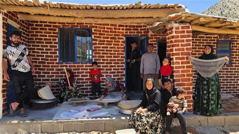 سرگرمی و همبستگی در خانواده عشایری و پختن نان توسط زنان خانه Youtube