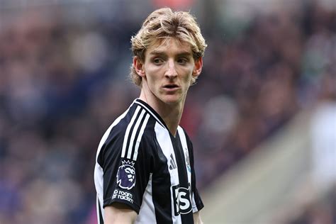 Whether Anthony Gordon Will Play In The Carabao Cup Final Against