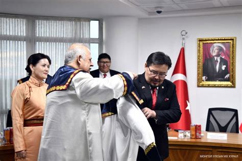 Туркийн их сургуулиас Г Занданшатарт “Хүндэт доктор цол олголоо