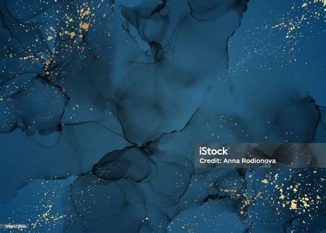 황금 반짝이와 알코올 잉크 스타일의 네이비 블루 수채화 얼룩 또는 유체 예술 배경 대리석 효과에 대한 스톡 벡터 아트 및 기타 이미지 대리석 효과 파란색 금 금속