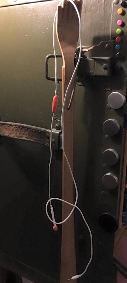 Ios Shutter Button Remote From Old Apple Earbuds And Some Sugru