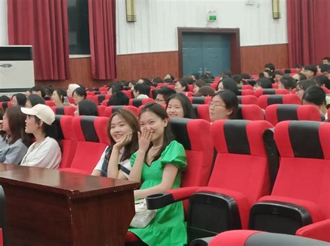 学校举办大学生恋爱心理专题讲座