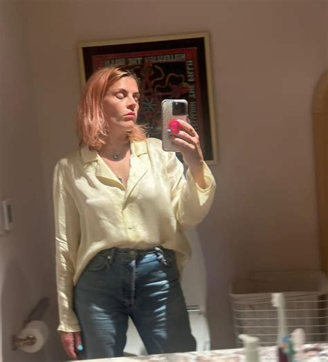 Bathroom Selfies Rbusyphillips
