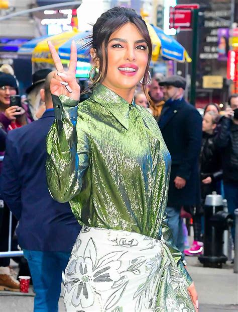 Star Tracks Mario Lopez Jenna Dewan Jason Momoa And More Photos