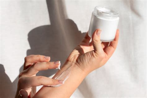3 Body Moisturizer Yang Bagus Untuk Mencerahkan Kulit