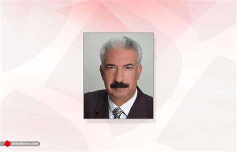 جريدة البلاد الشاعر الفلسطيني يوسف عبد العزيز يقرأ أساور الزعتر في